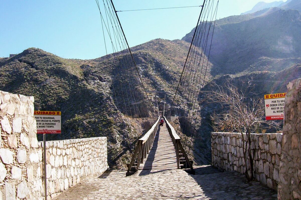 Vaya y visite el Puente de Ojuela en Mapimí Durango