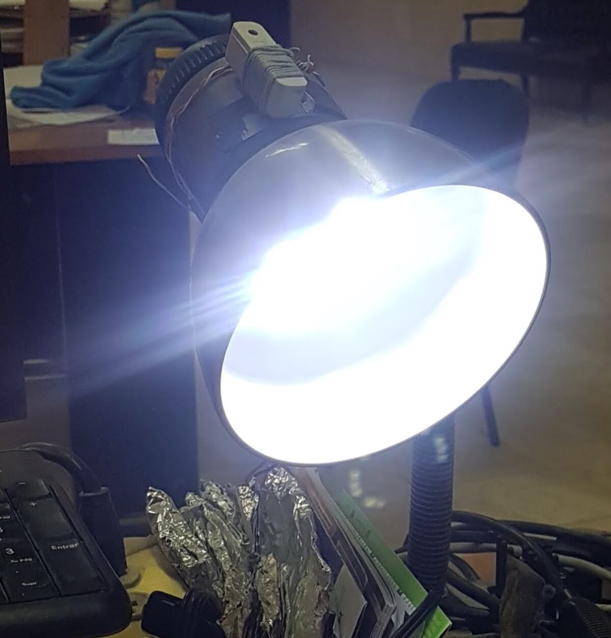 Como arreglar un foco led fácilmente